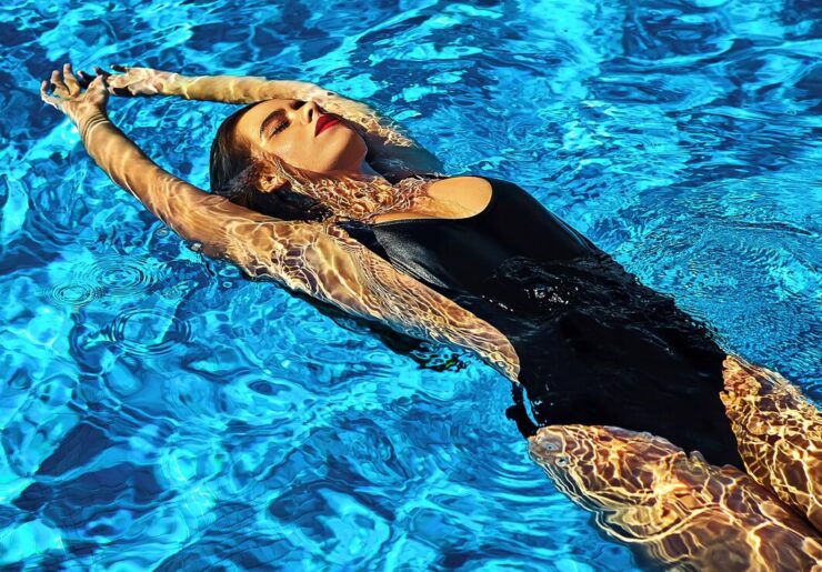 How to Swim Worry-Free During Your Period - Nhlink.net